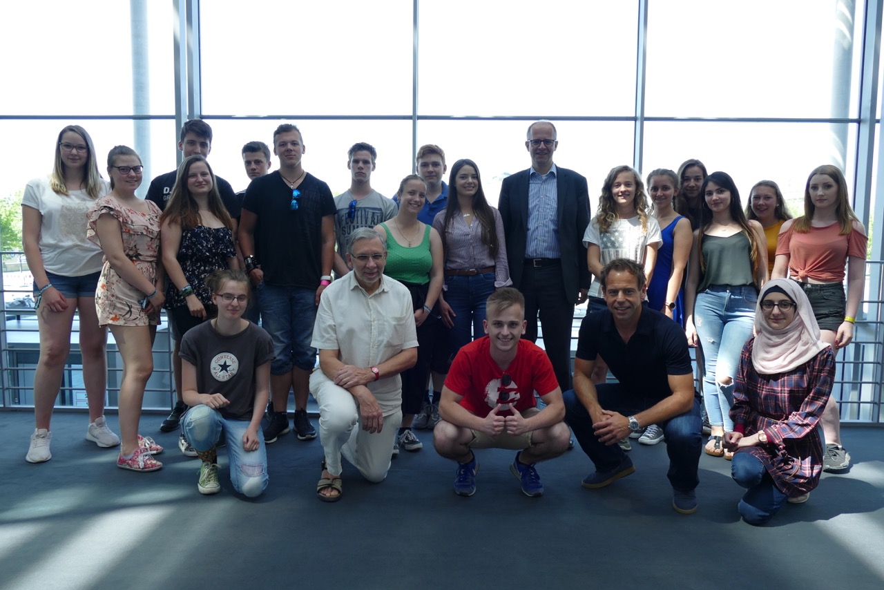 Zwei Tutorengruppen des Beruflichen Gymnasiums trafen Michael Brand ...